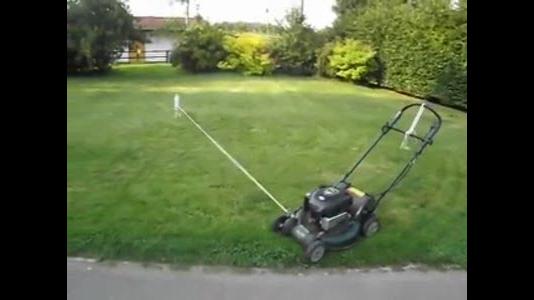 Voici la technique la plus rapide pour couper votre gazon!